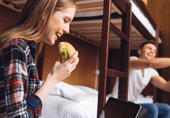 Apartment vs. Dorm Living – Compare & Contrast