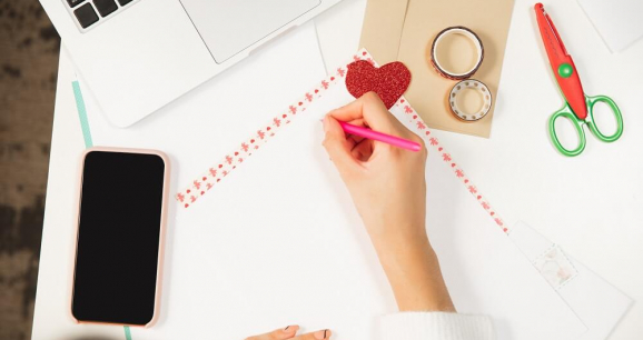 How to Write an Argumentative Essay: 101 Guide [+ Examples]