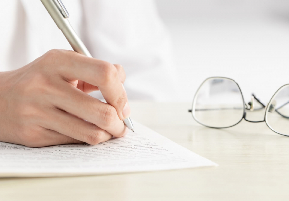 How to Write a Catchy Hook: Examples of Attention Getters & Hook Techniques